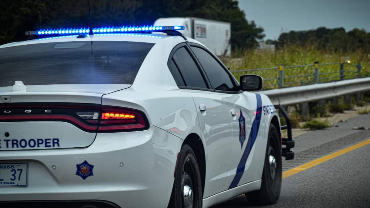 Arrestan a dos personas por asesinato en primer grado de una mujer en ...